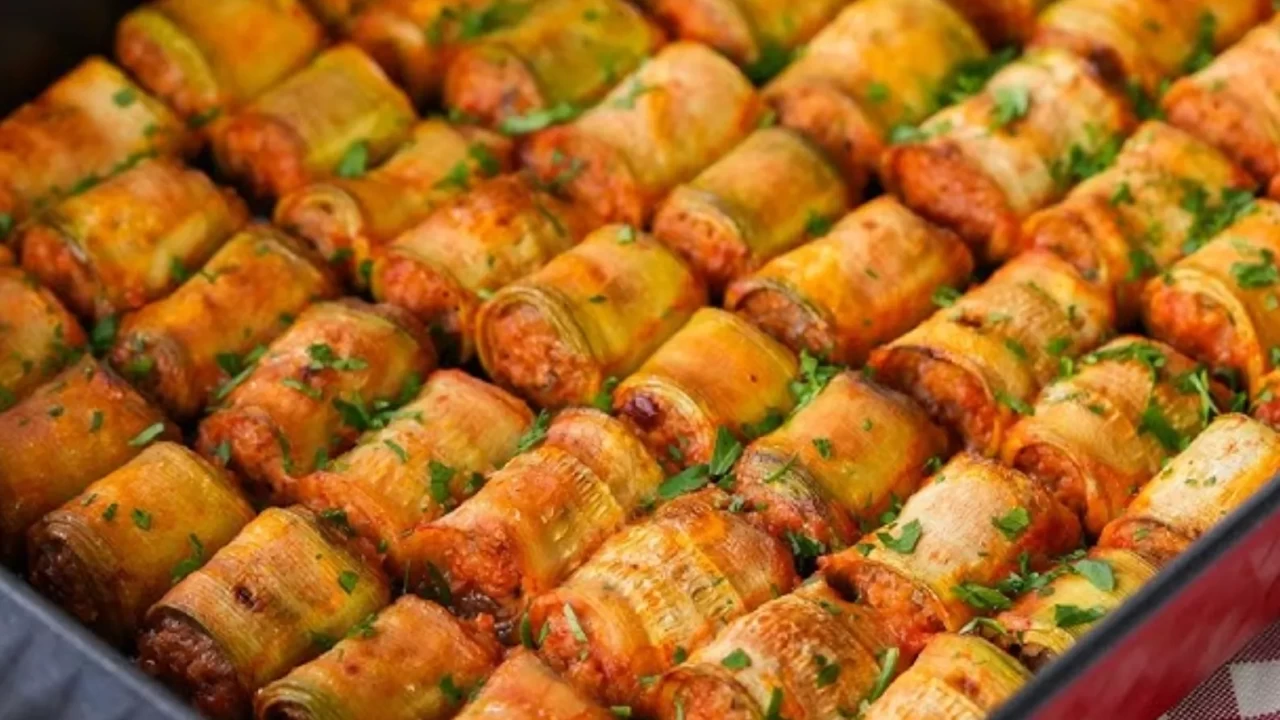 Diyet bozdurmayan ama tadına doyulmayan lezzet! Kıymalı kabak rulo ...