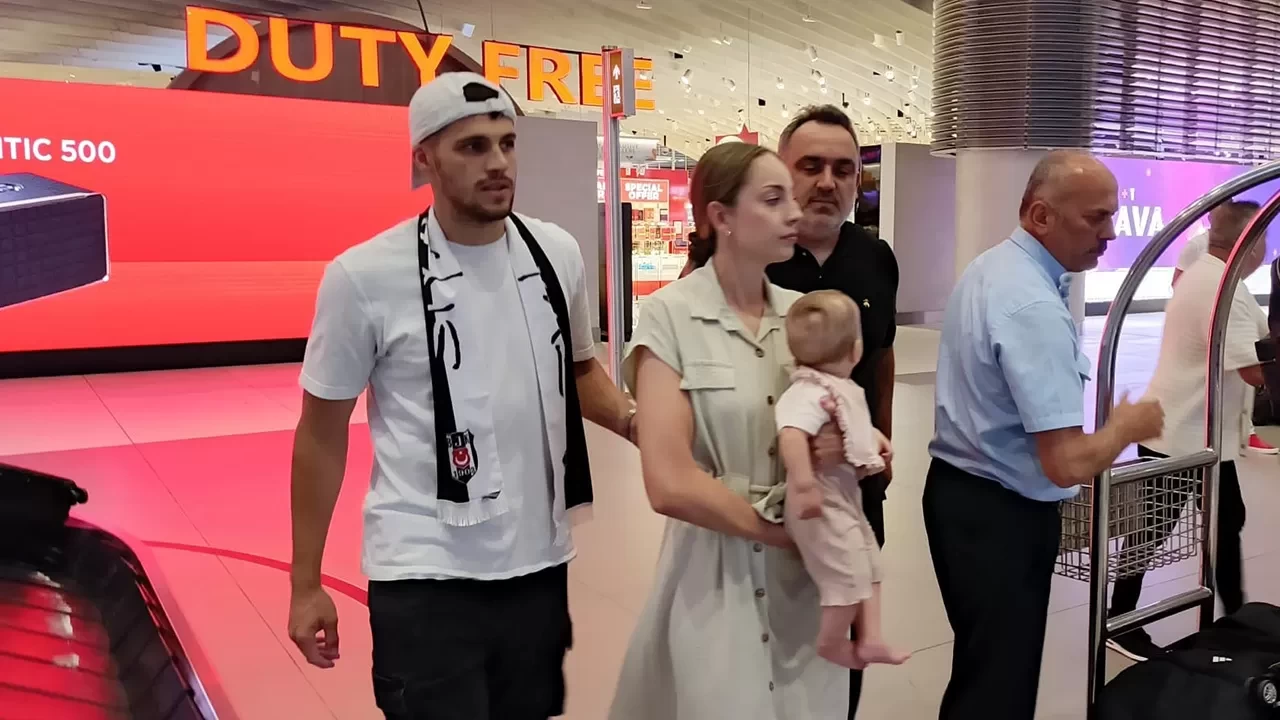 Beşiktaş’ın yeni sol beki David Jurasek İstanbul’a geldi - Türkgün ...