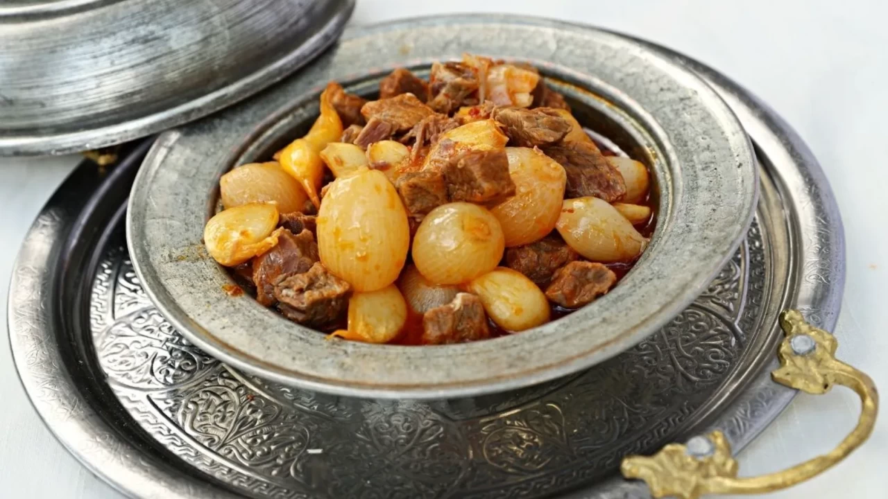 Tescilli Çankırı Sarımsaklı Et Tarifi | Kaya Tuzlu & Arpacık Soğanlı ...